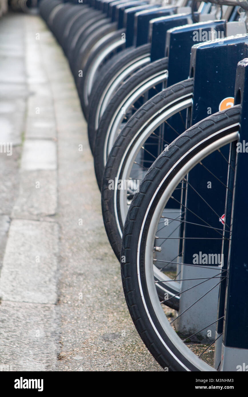 Many, many bike wheels lined up in London Stock Photo - Alamy