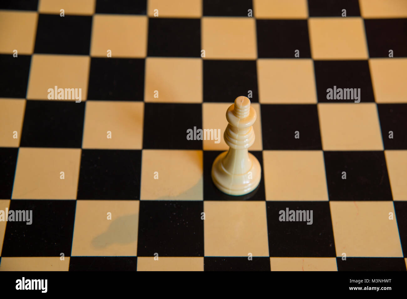 Empty chess board hi-res stock photography and images - Alamy