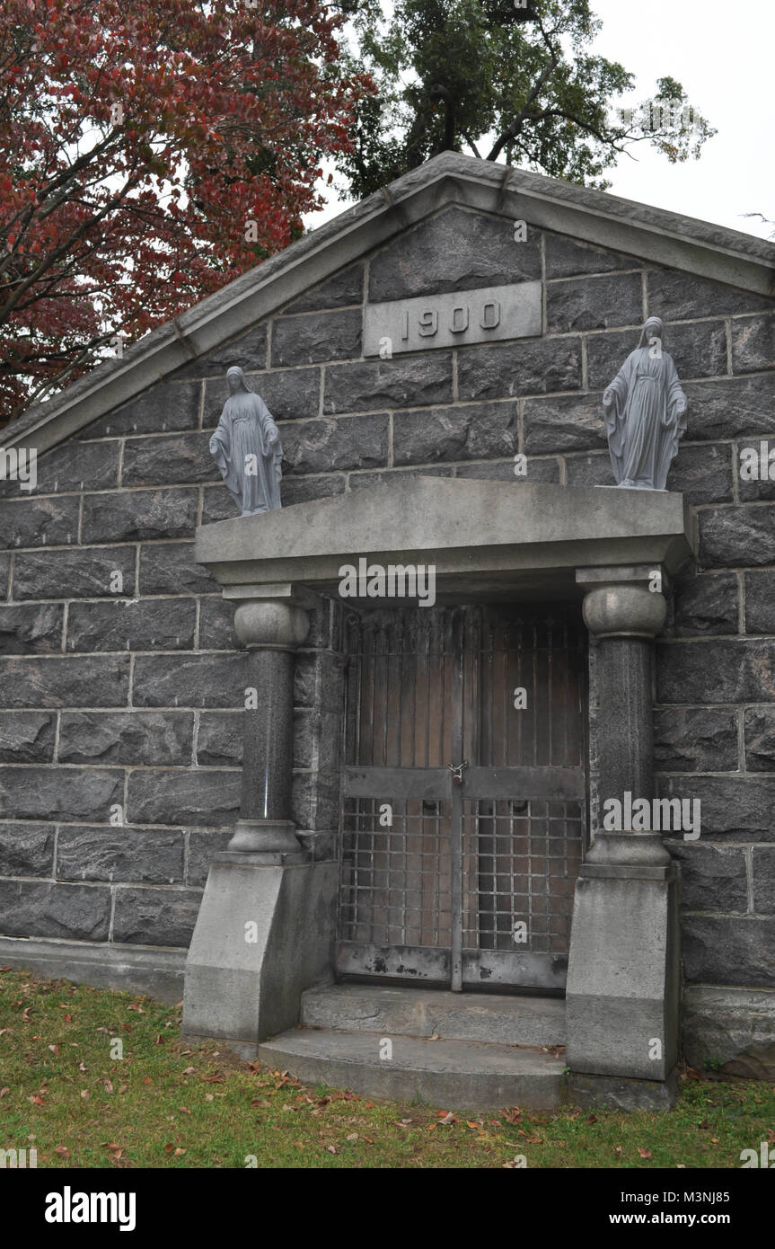 Abandoned and Forgotten Mausoleum in a Cemetery Stock Photo - Alamy
