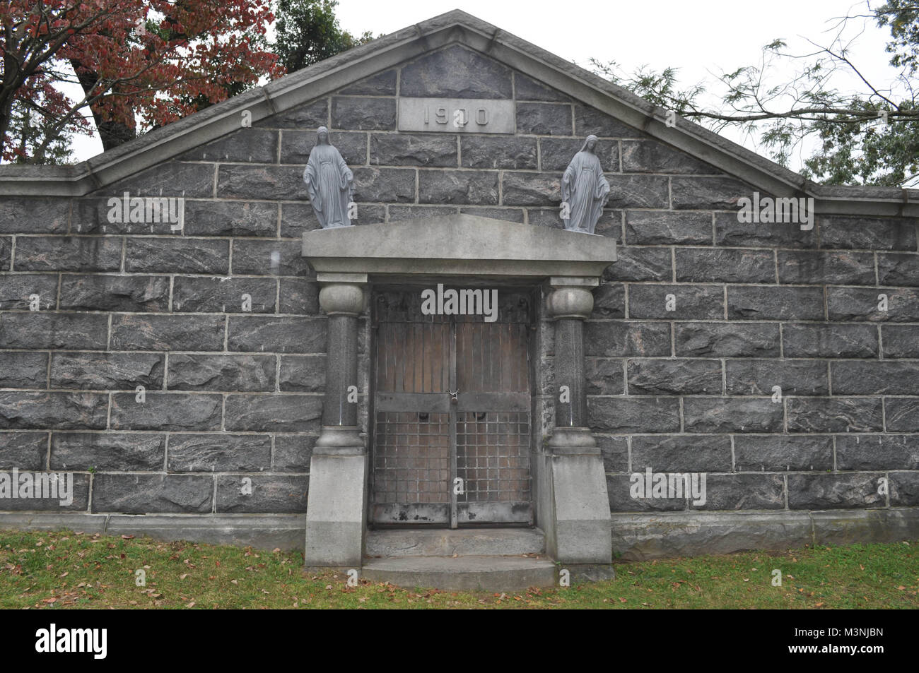 Abandoned and Forgotten Mausoleum in a Cemetery Stock Photo - Alamy