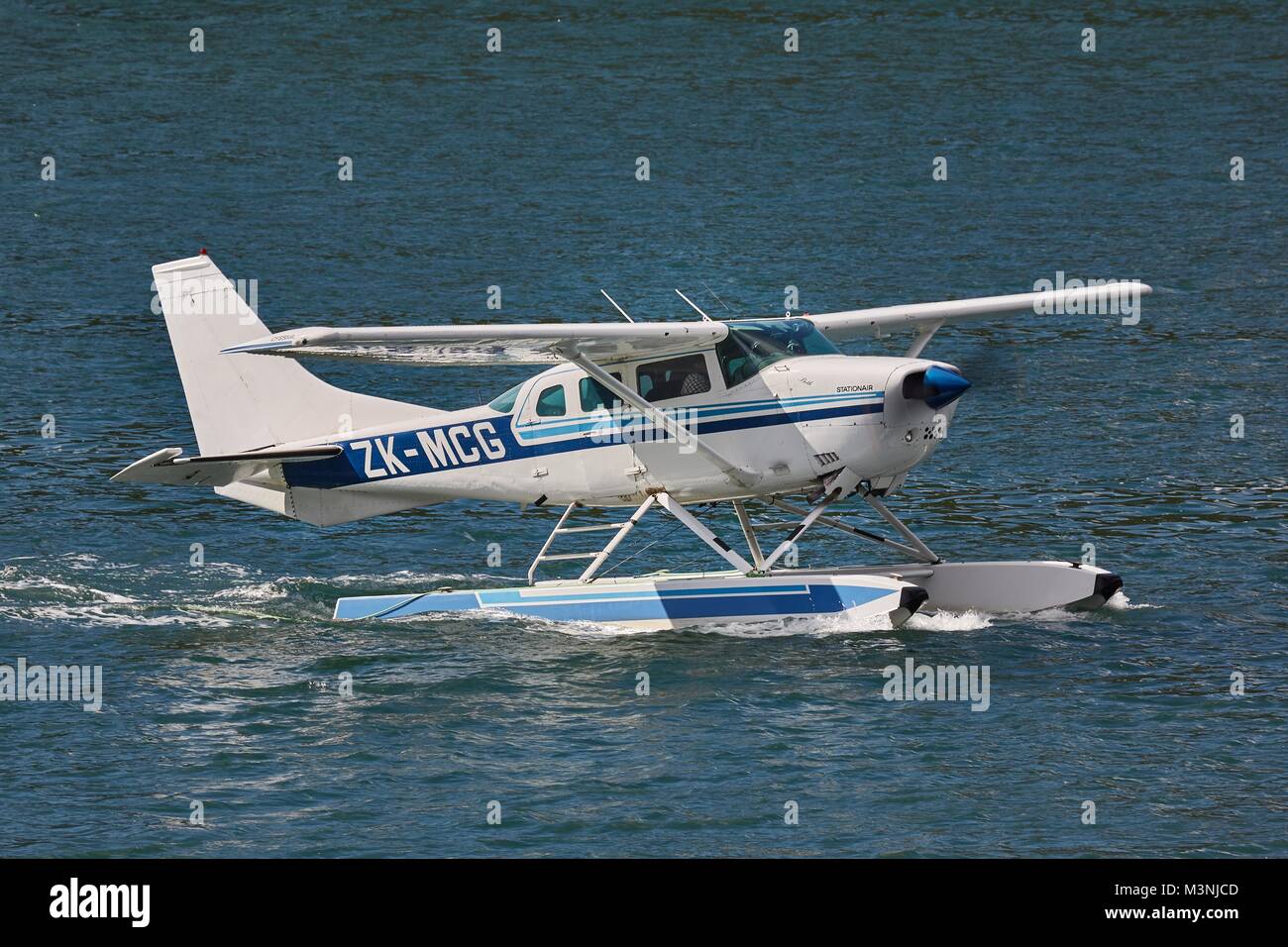 Cessna float plane sea plane hi-res stock photography and images - Alamy