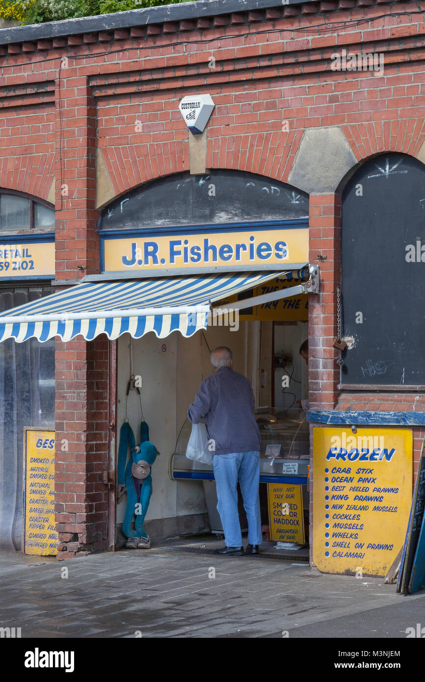 Fishmonger signs hi-res stock photography and images - Alamy