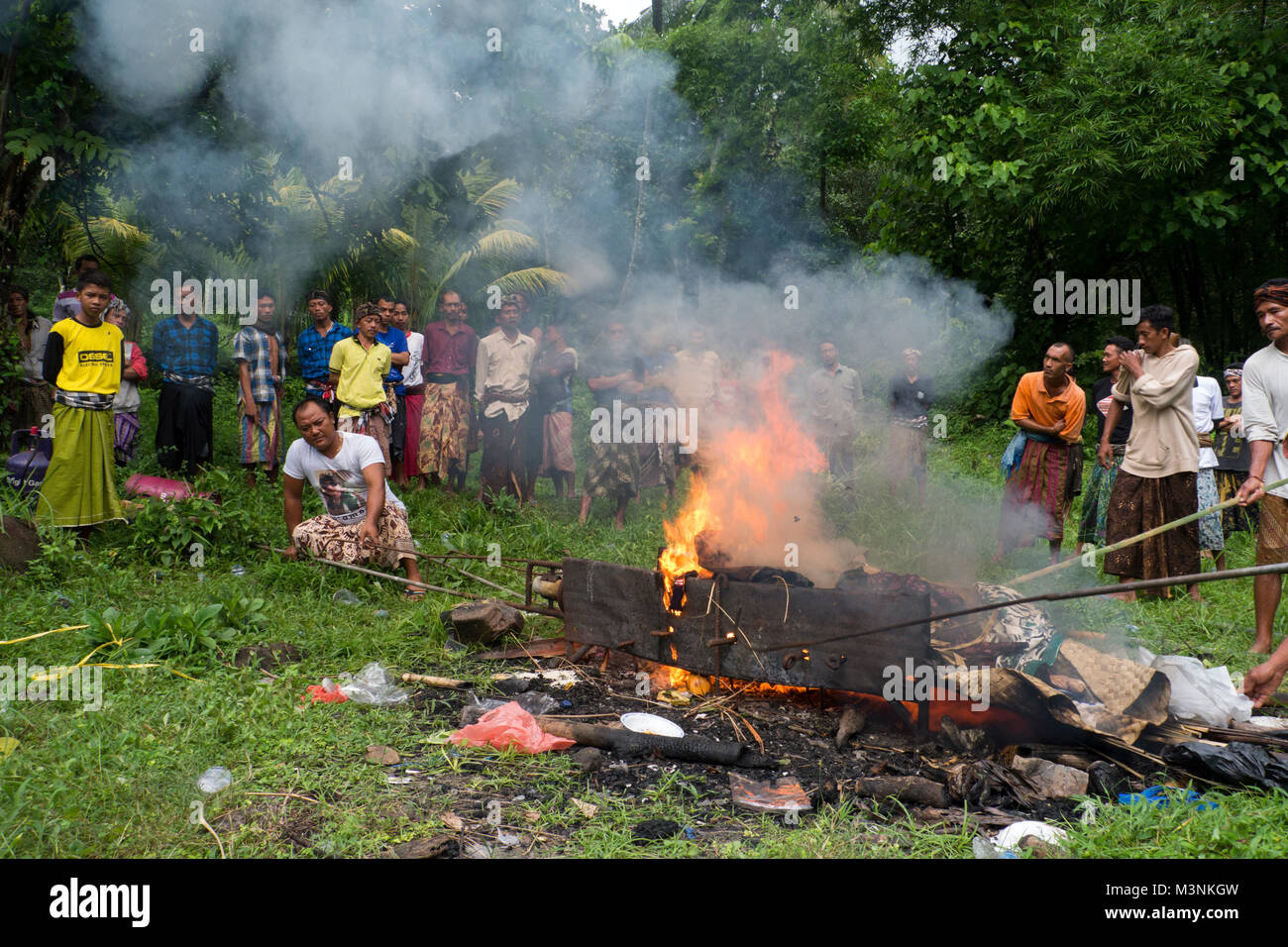Preparing dead body for cremation hi-res stock photography and images ...