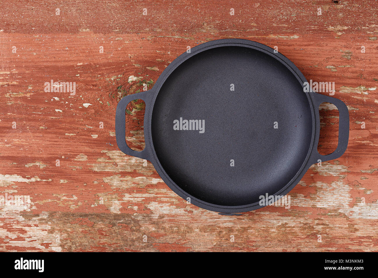 Traditional old fashioned frying pan hi-res stock photography and ...