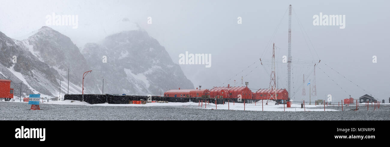 Panorama windy snow storm blowing horizontal snow polar habitat ...