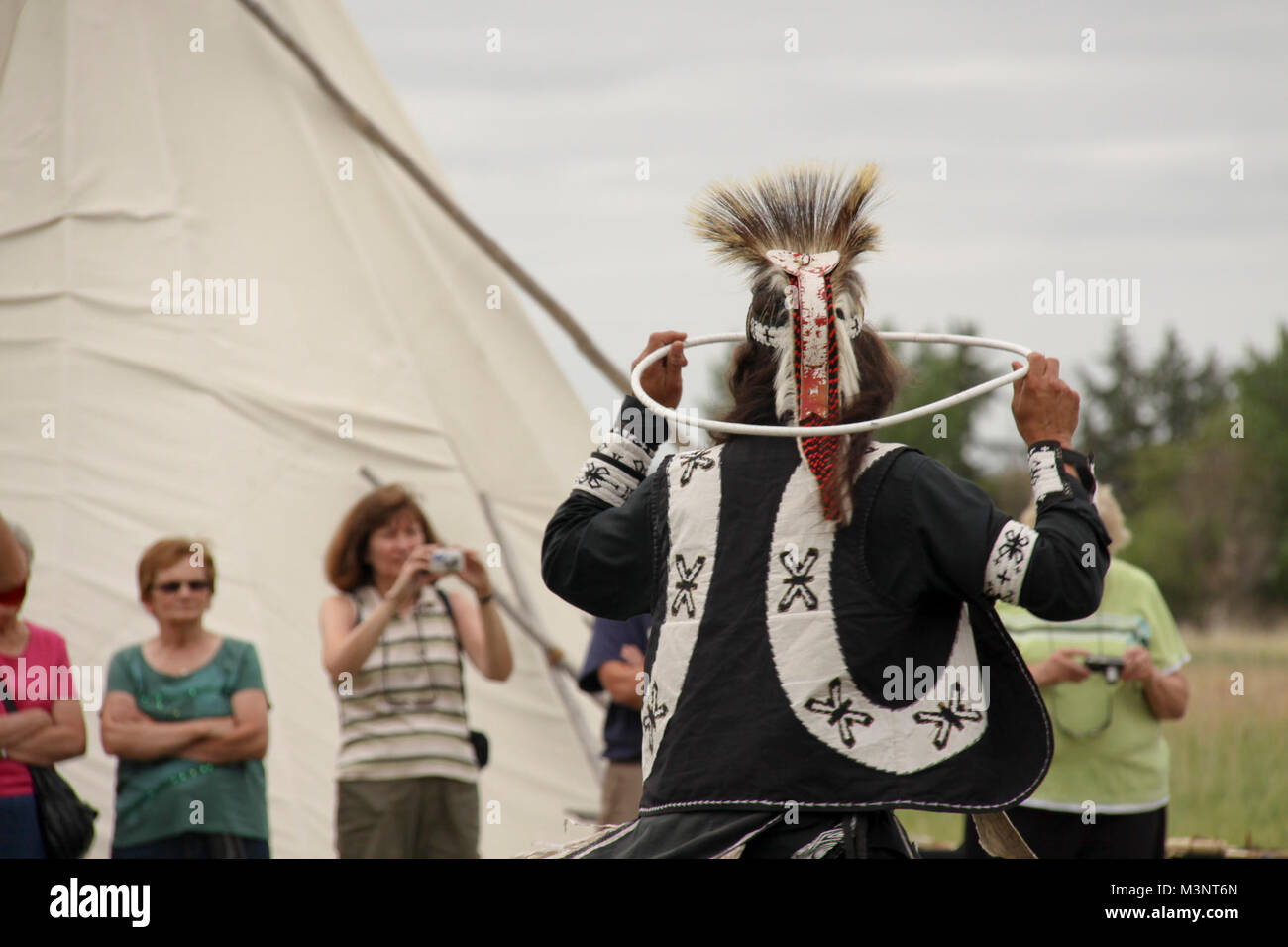 Dallas Chief Eagle Hoop Dancing Stock Photo - Alamy