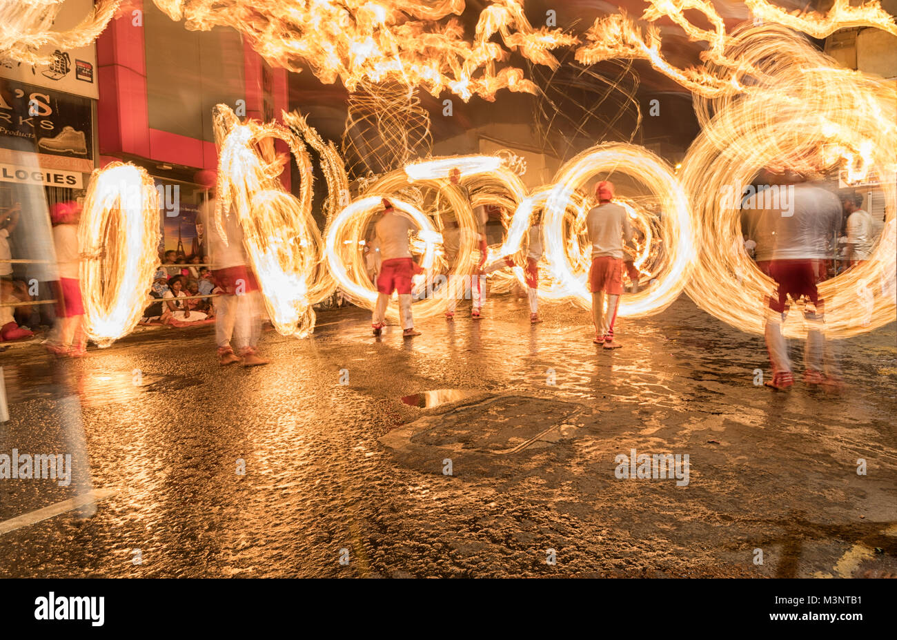 Kandy esala perahera hi-res stock photography and images - Alamy