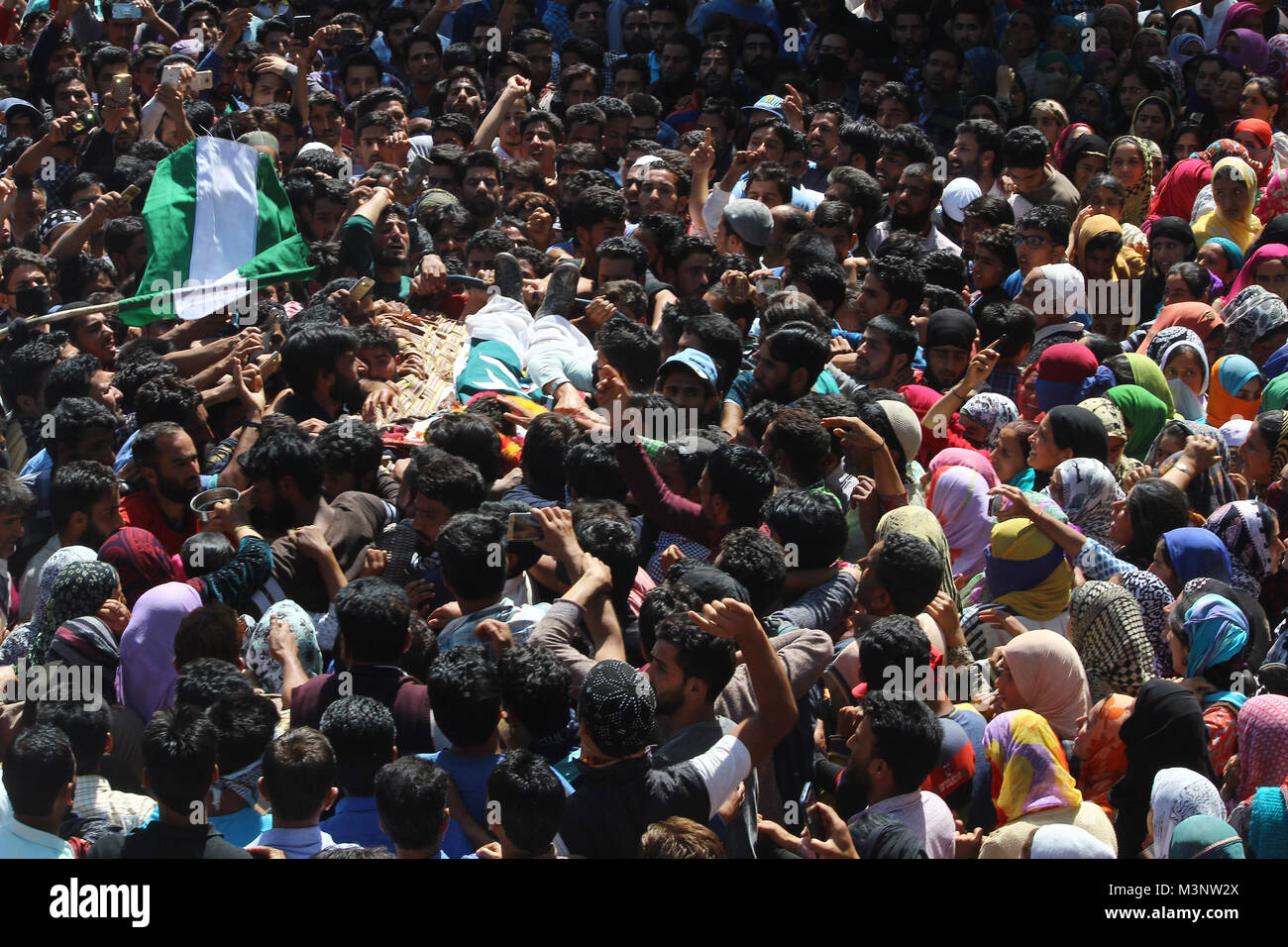 Dead female body hi-res stock photography and images - Alamy