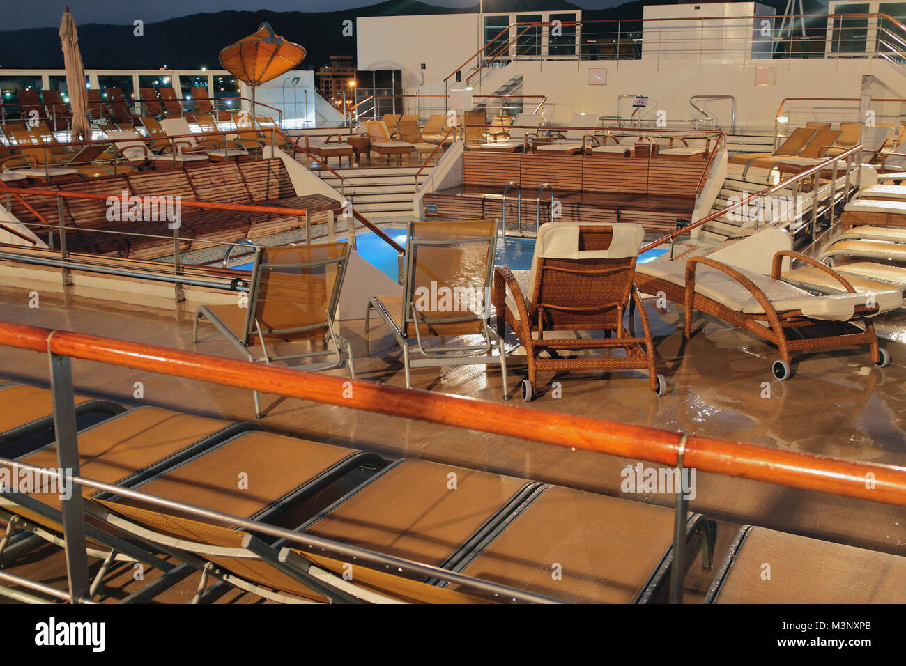 Deck recreation hi-res stock photography and images - Alamy