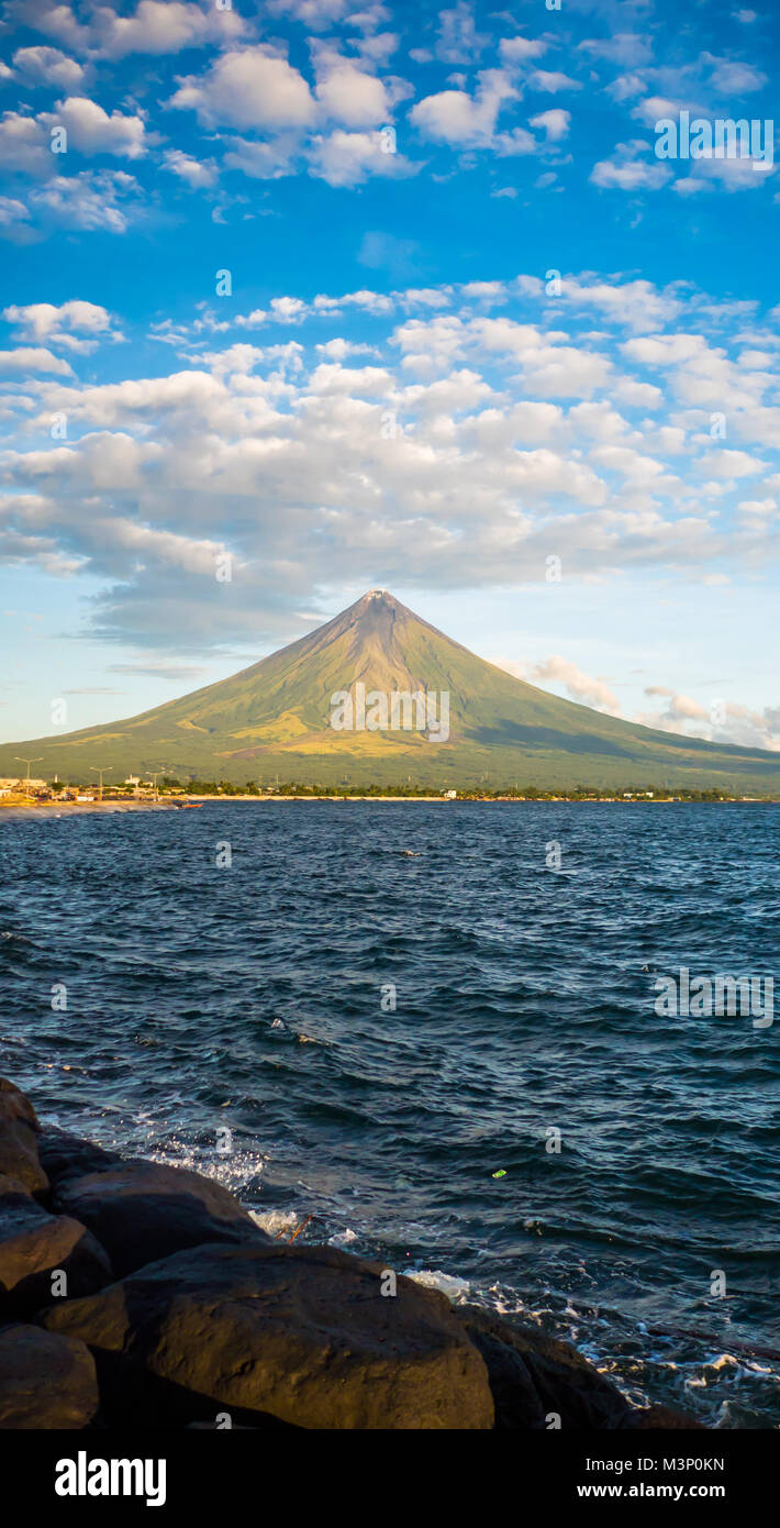 Bicol Volcano Stock Photos & Bicol Volcano Stock Images - Alamy