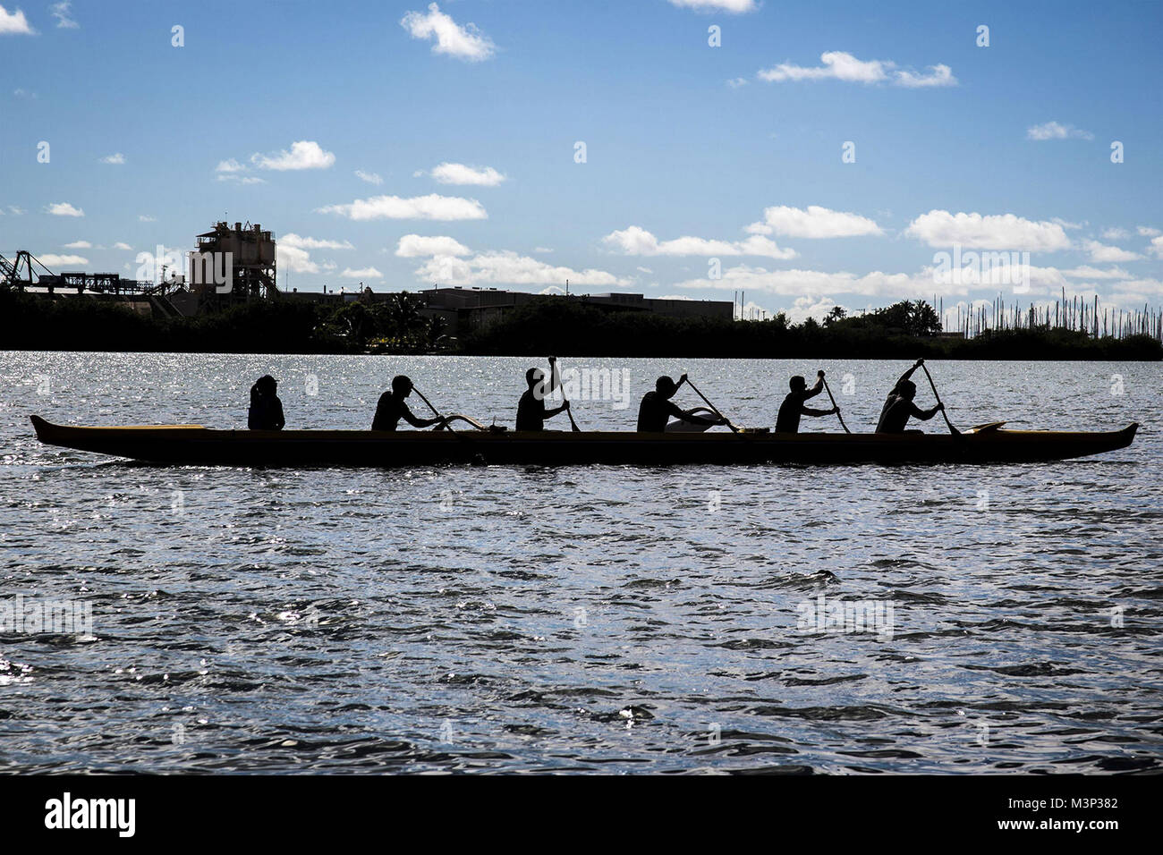 U.S. Army and British Army Soldiers participate in a team-building ...