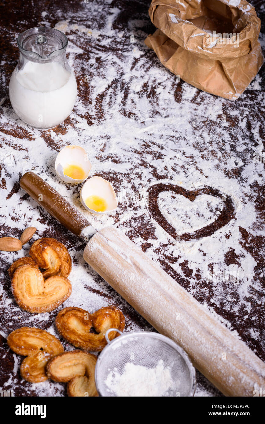 Heart drawn in flour hi-res stock photography and images - Alamy