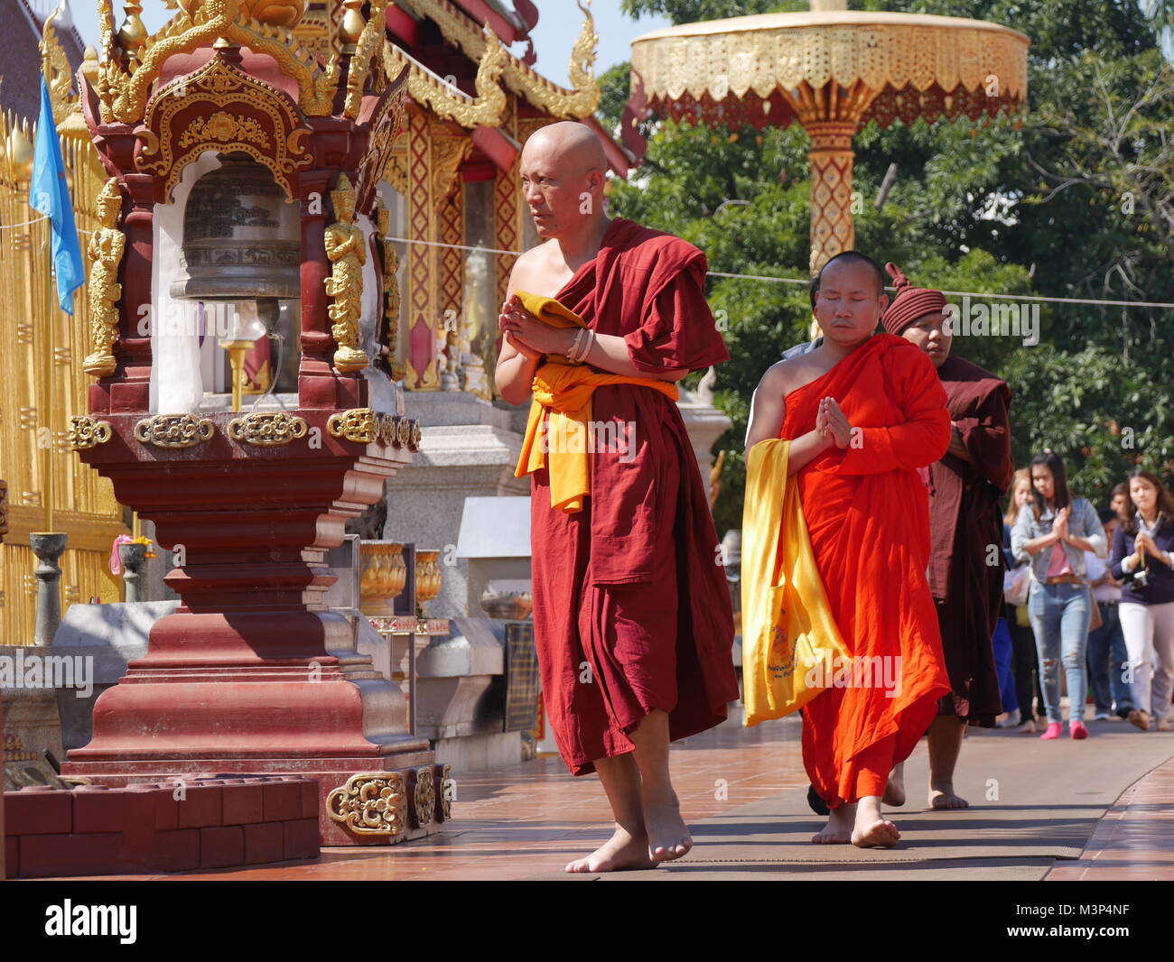 Buddhist monks thai hi-res stock photography and images - Alamy