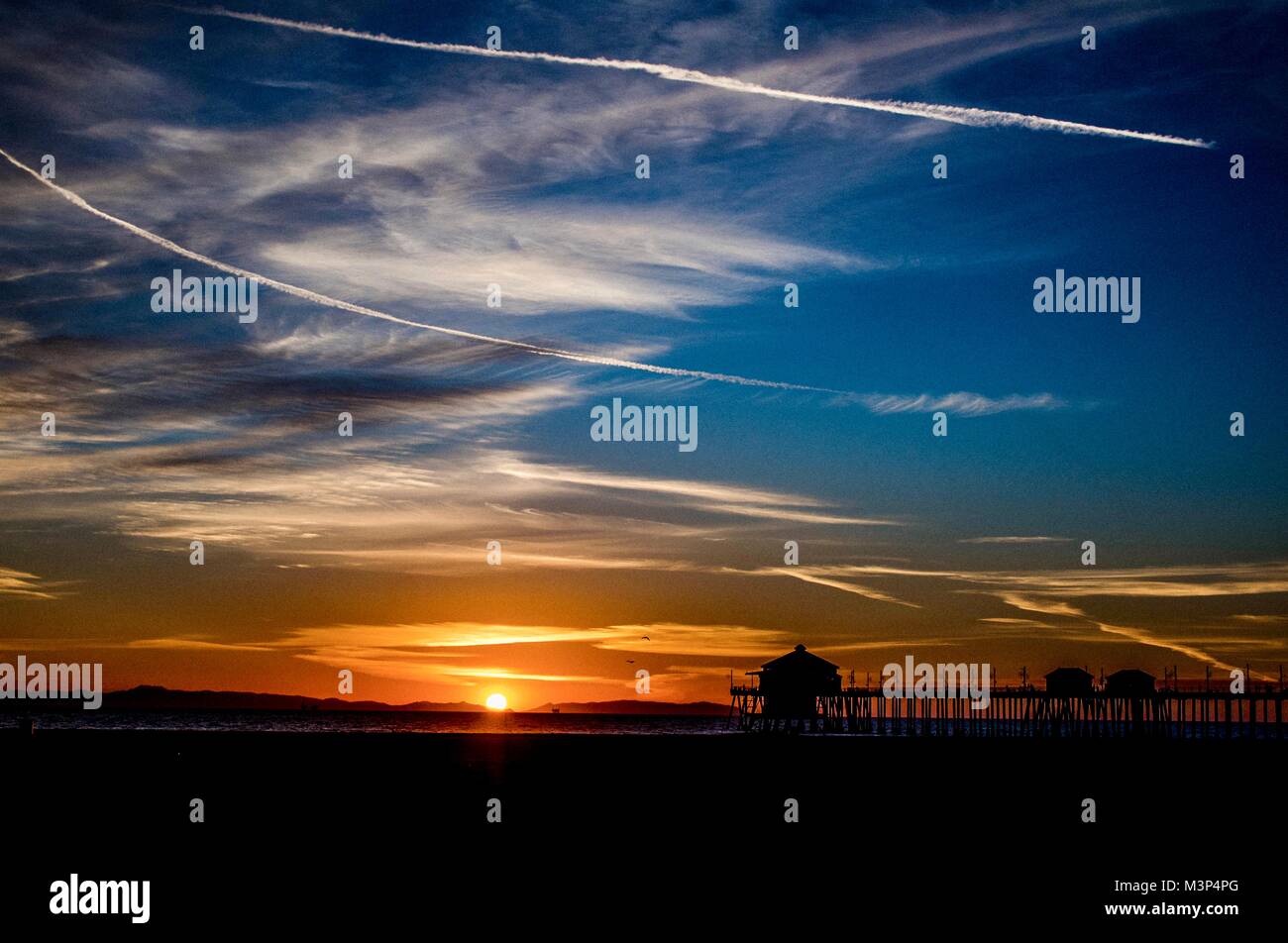 Southside of the huntington beach pier hi-res stock photography and ...