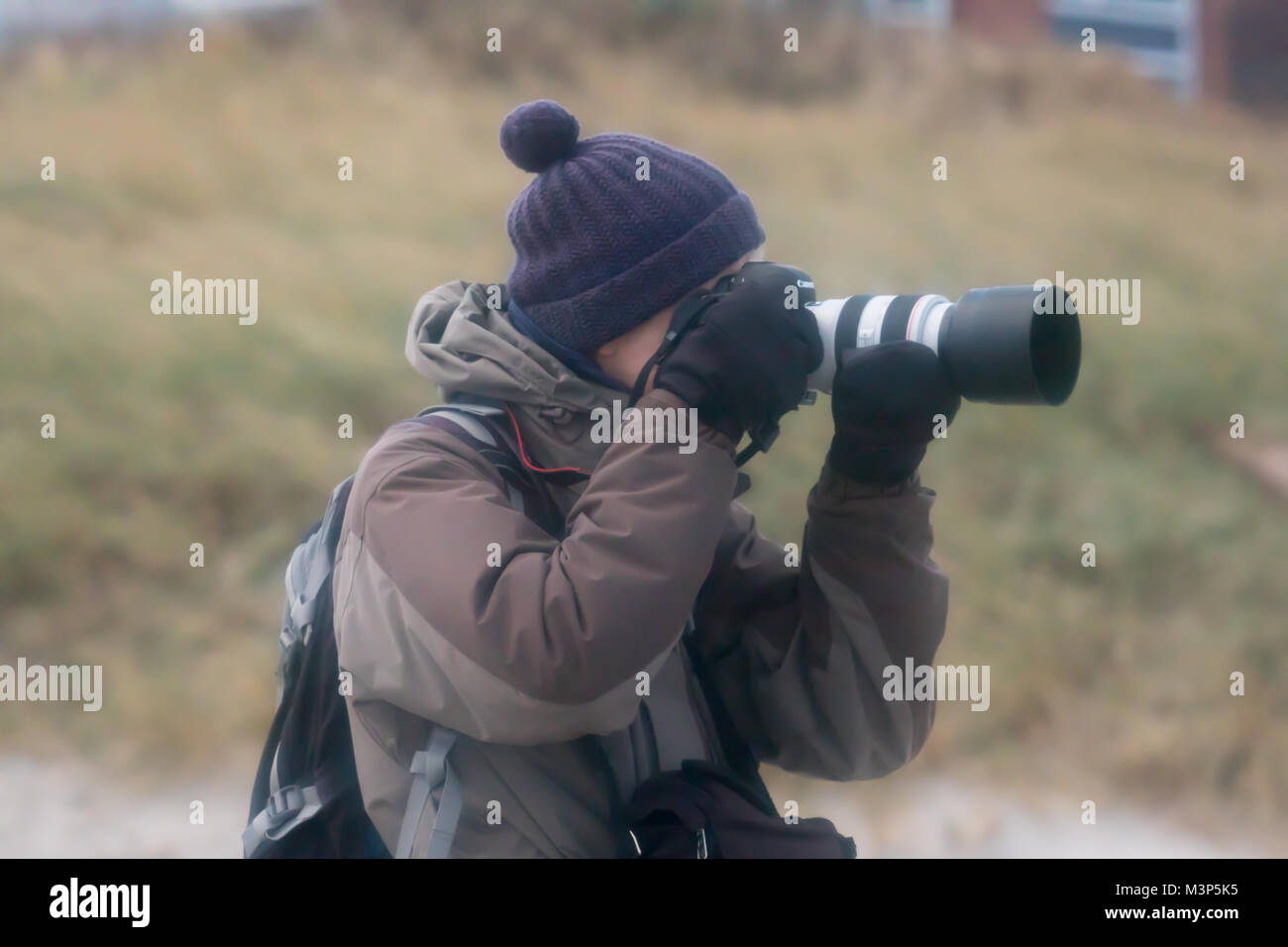 Side view photographer standing hi-res stock photography and images - Alamy