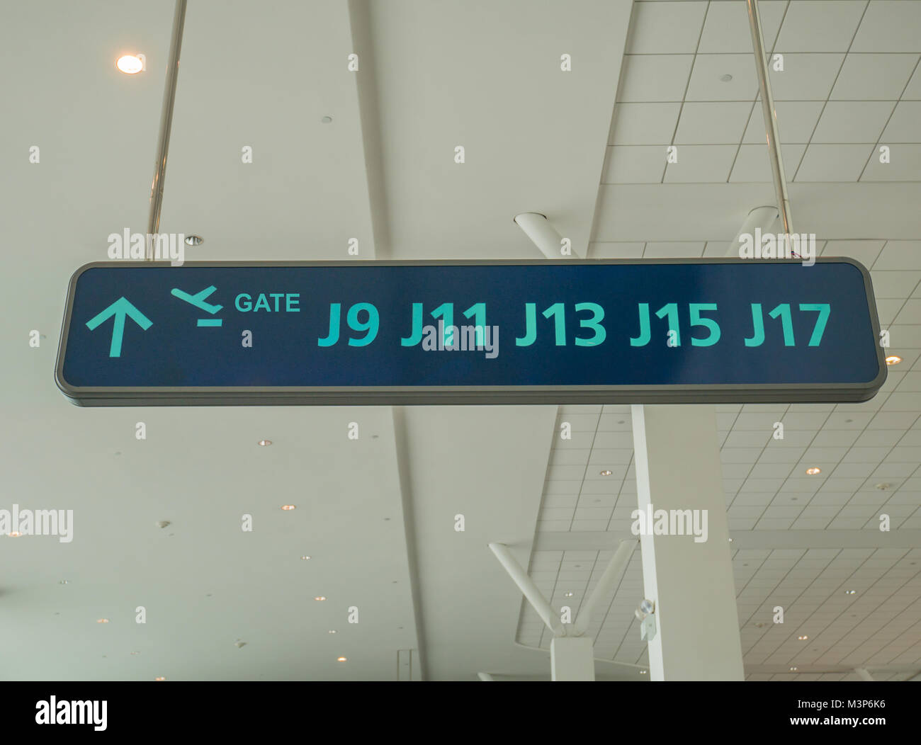 Boarding gate sign hi-res stock photography and images - Alamy
