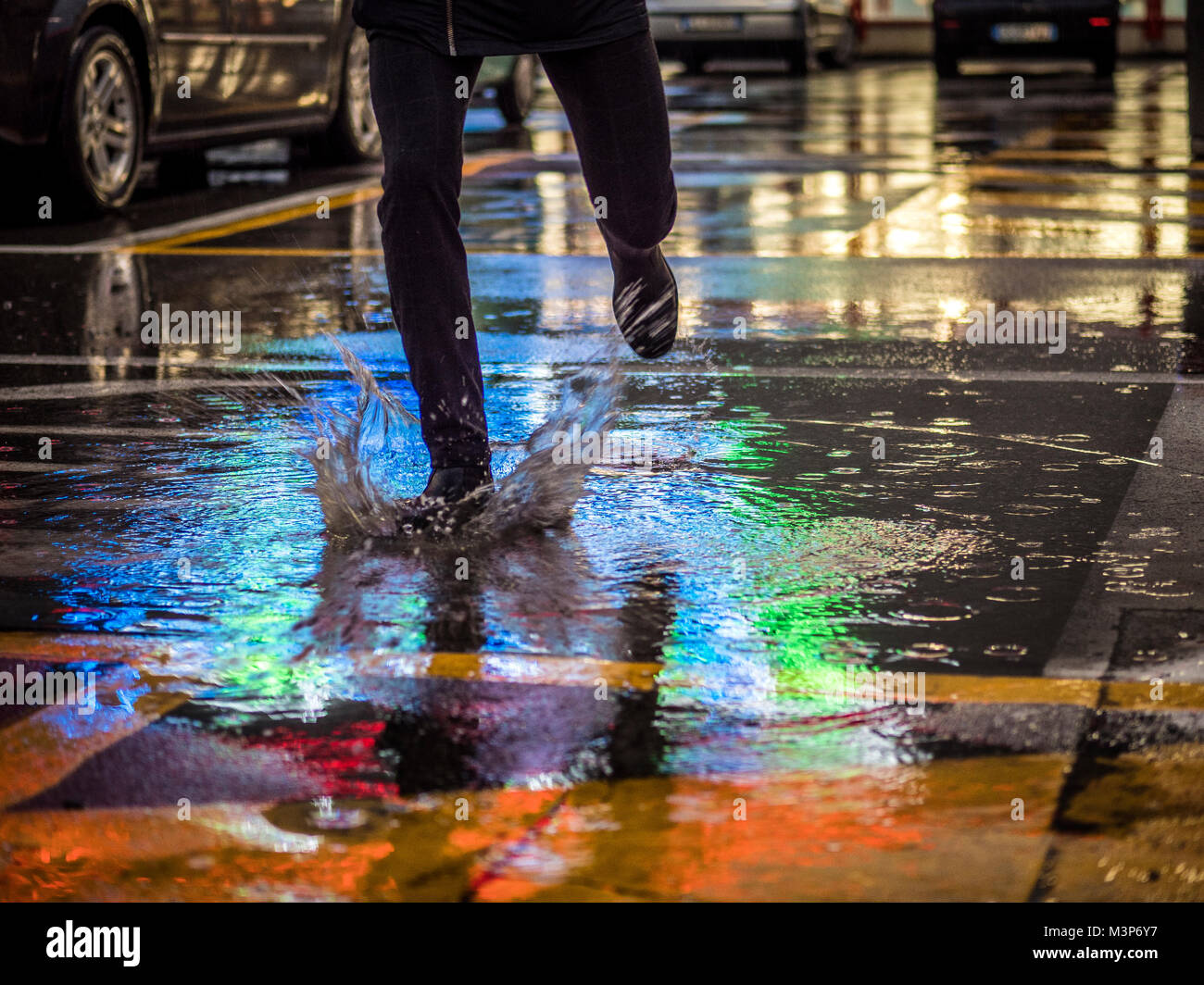 Pavement puddle night hi-res stock photography and images - Alamy