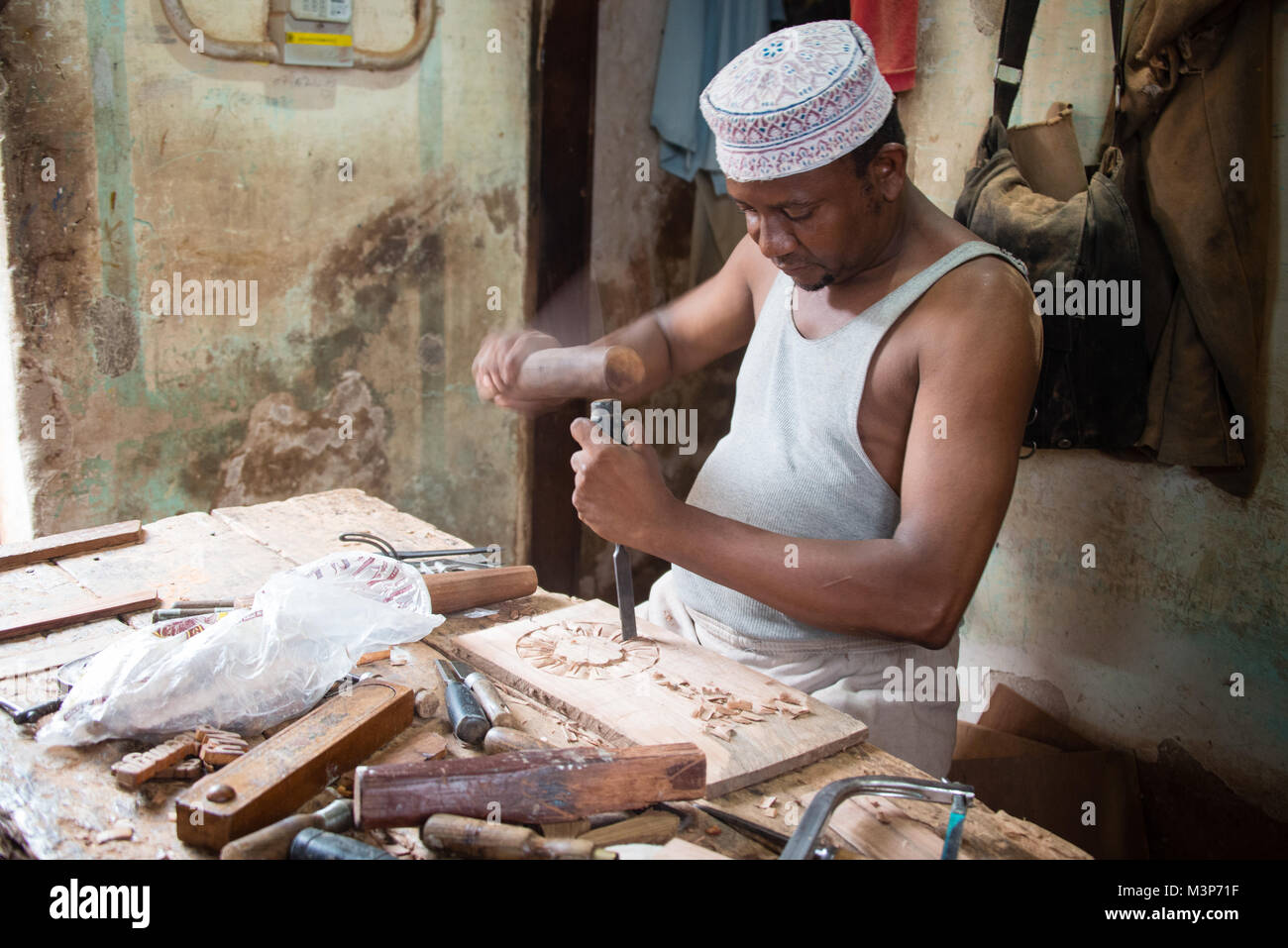 African traditional tools hi-res stock photography and images - Alamy