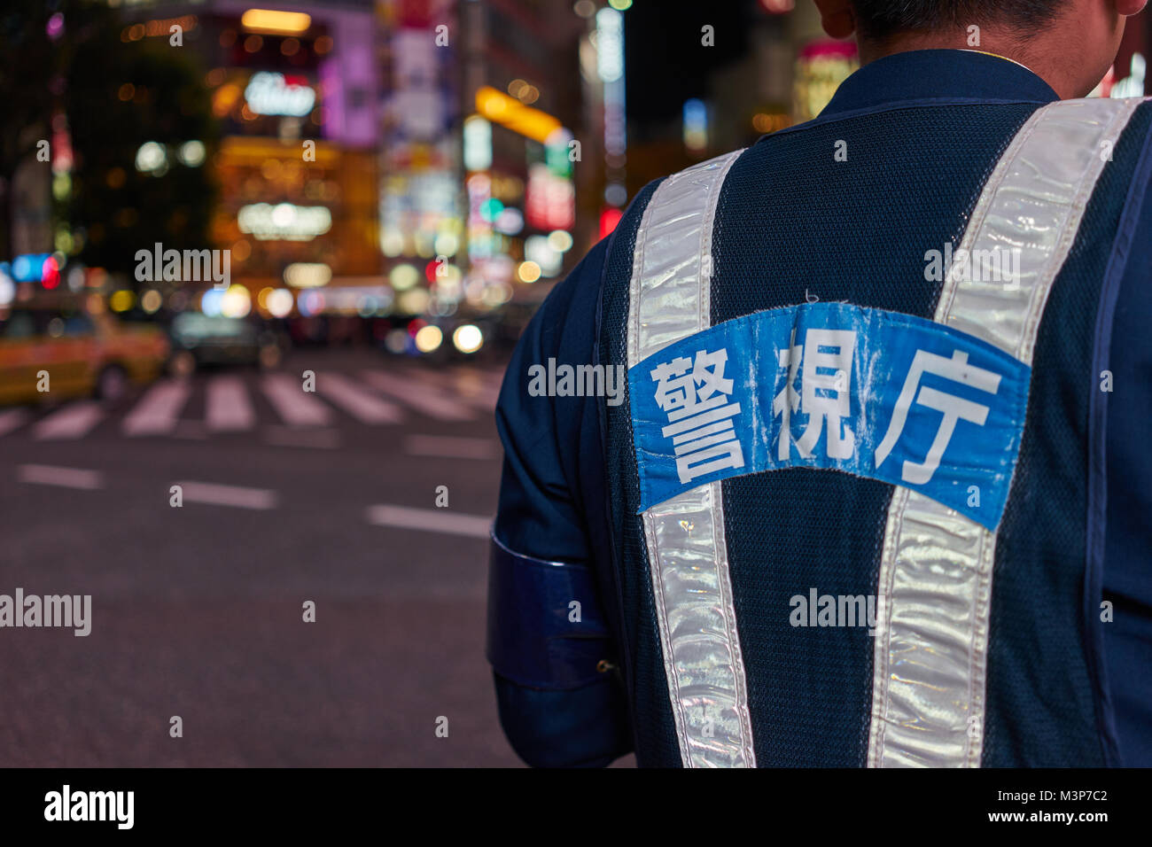 Japanese police man at the Shibuya crossing in Tokyo Stock Photo - Alamy