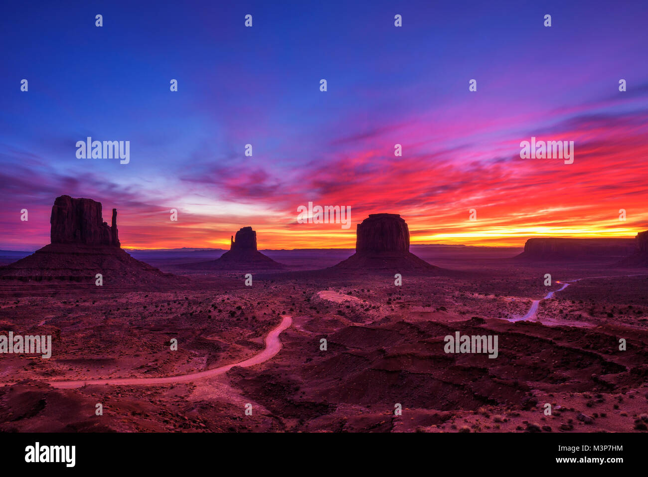 Sunrise over Monument Valley, Arizona, USA Stock Photo - Alamy