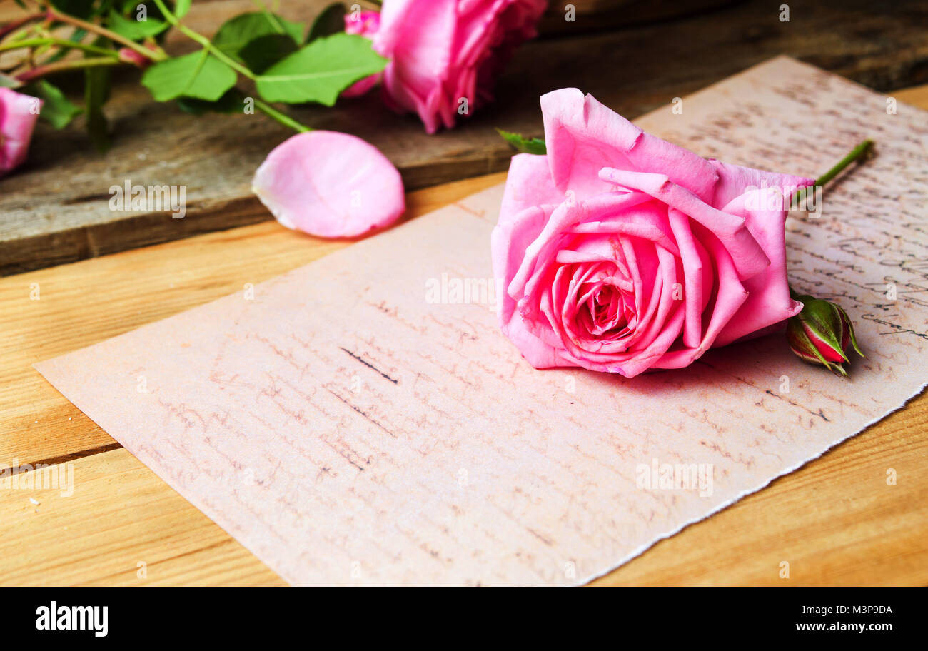 Pink roses on a vintage paper for a romantic letter Stock Photo - Alamy