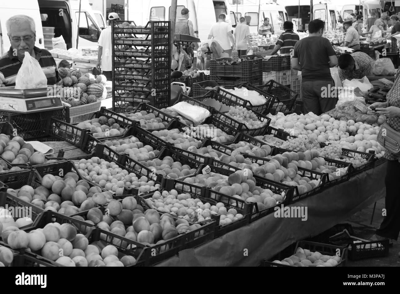 Fresh fruit and vegetables at stall Black and White Stock Photos ...