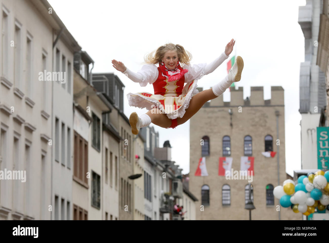 "Tanzmariechen" dancers take part in the Rosenmontag (Shrove Monday ...