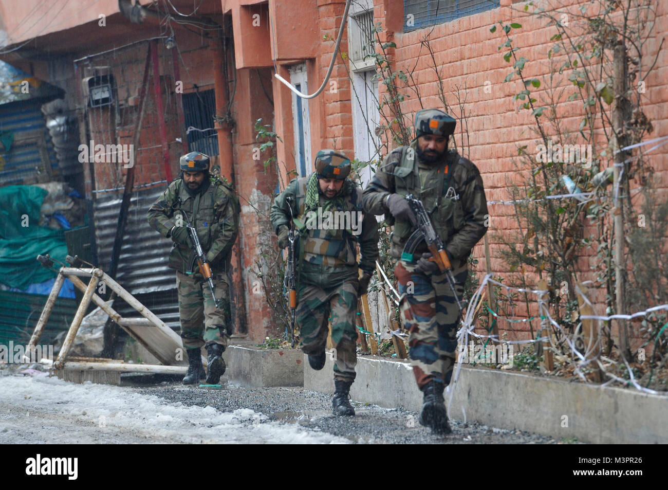 Crpf personnel hi-res stock photography and images - Alamy