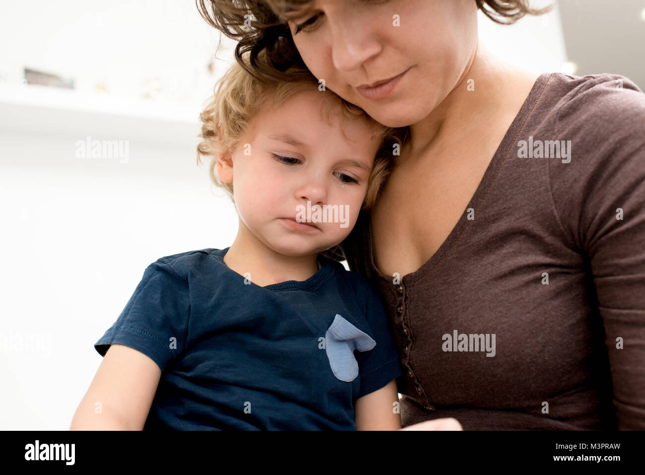Child with mom scared hi-res stock photography and images - Alamy