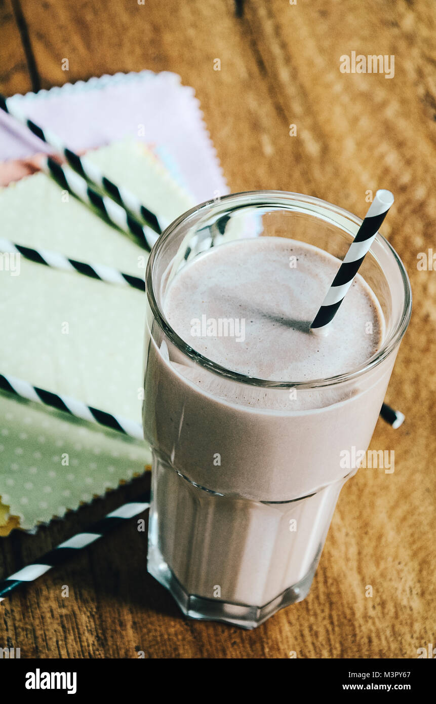 Thick milkshake paper straw hi-res stock photography and images - Alamy
