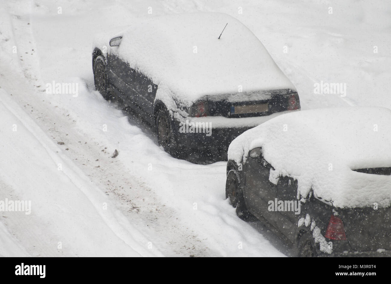 Cars covered with snow on the street in winter Stock Photo - Alamy
