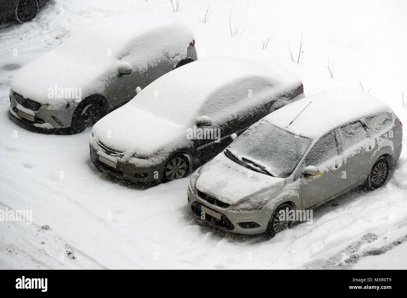 Cars covered with snow on the street in winter Stock Photo - Alamy