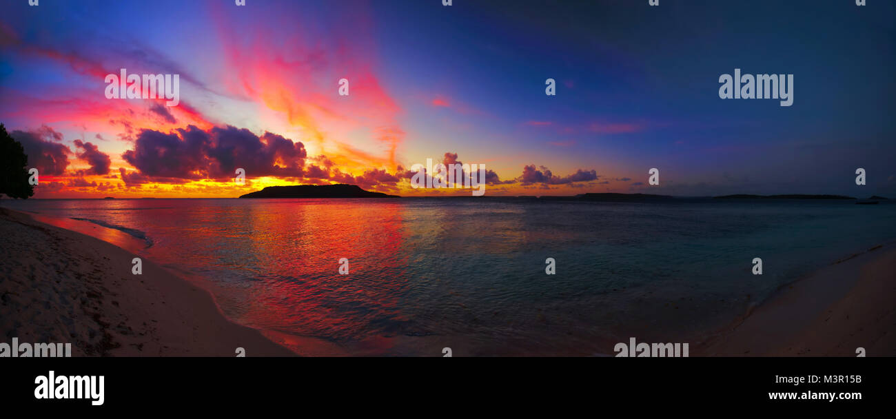 Summer time. Peaceful beach sunset panoramic landscape in Eueiki ...
