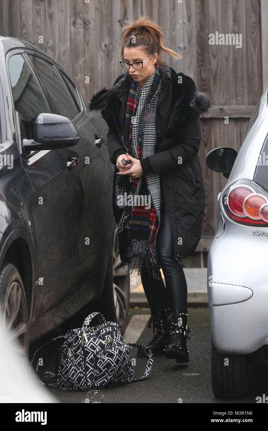 Ferne McCann takes out her daughter Sunday as she meets up with a ...