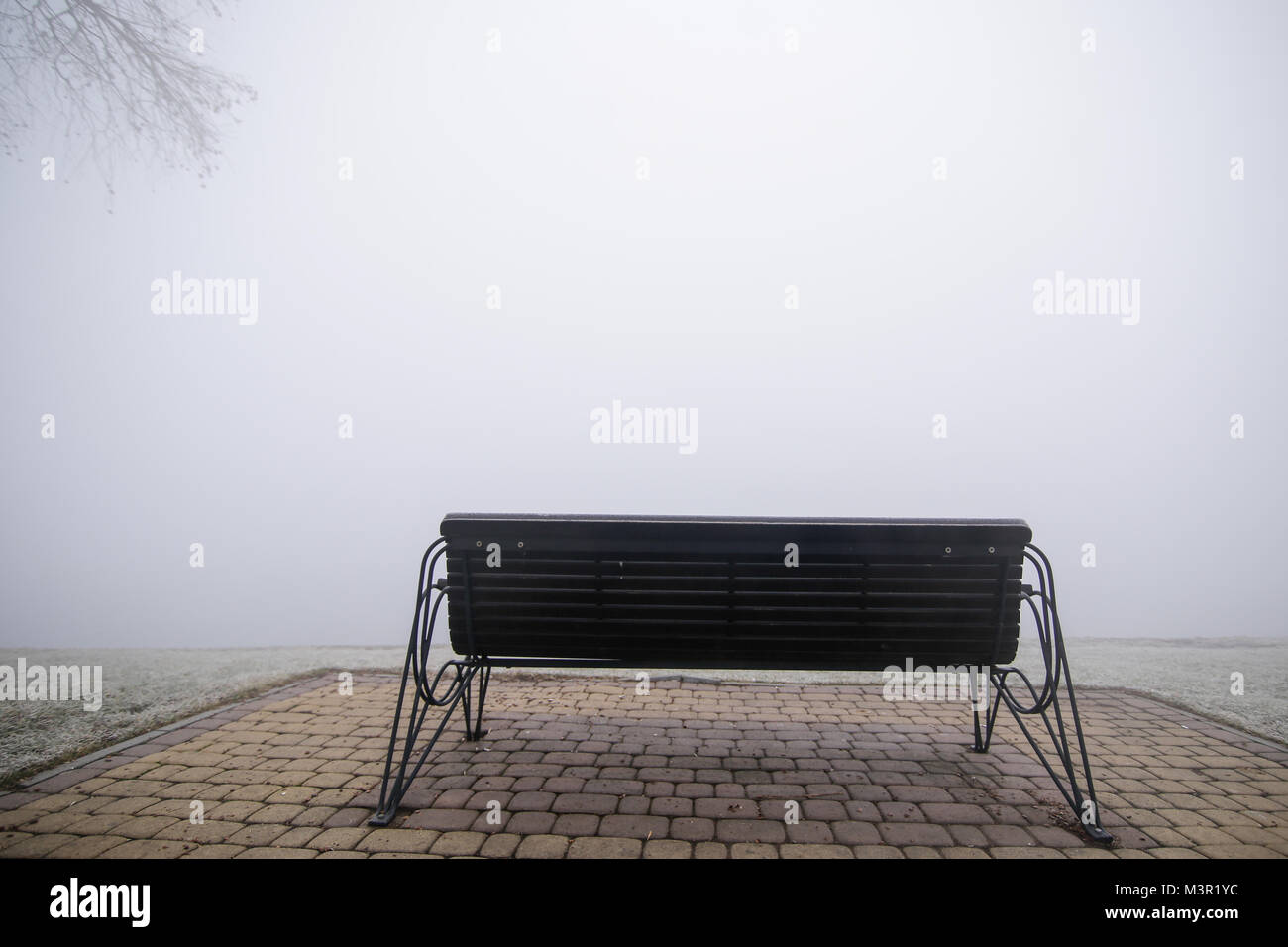 Bench in the fog hi-res stock photography and images - Alamy