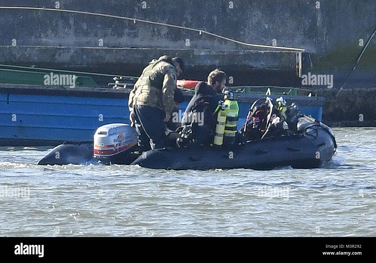 Royal navy divers hi-res stock photography and images - Alamy