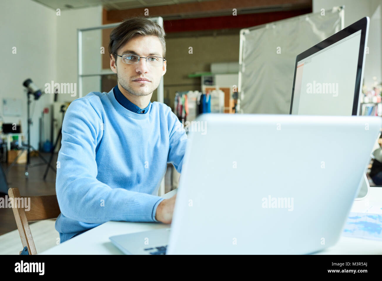 Backend coding hi-res stock photography and images - Alamy