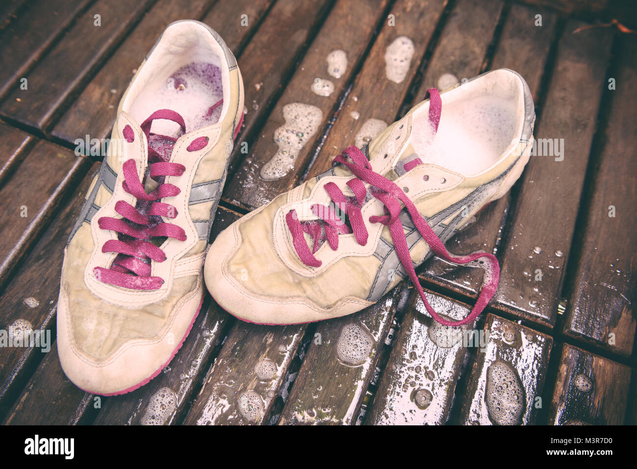 washing the dirty sneakers at home, cleaning the shoes Stock Photo - Alamy