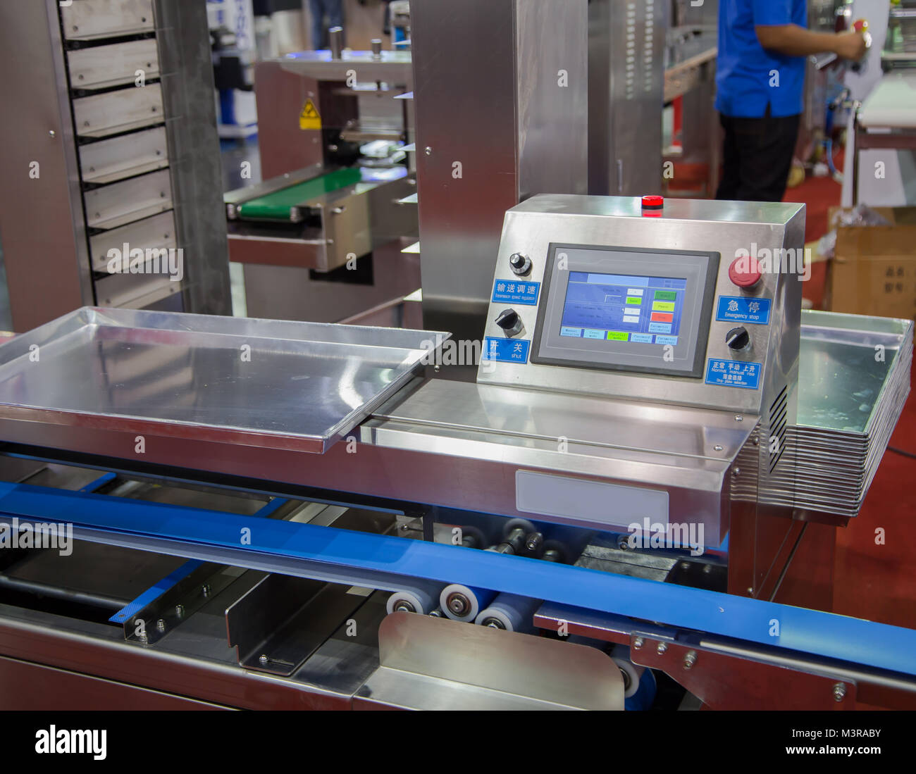 Linear tray food heat sealing and packing machine Stock Photo - Alamy