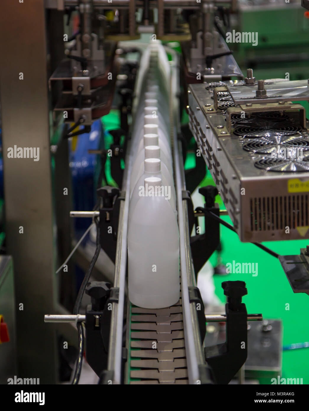 Filling and packing hi-res stock photography and images - Alamy