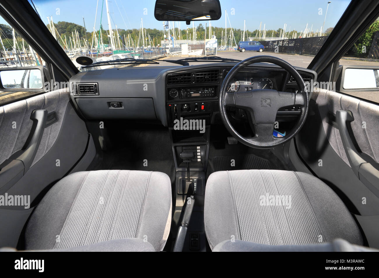 1987 Vauxhall Cavalier CD 80s family hatchback Stock Photo - Alamy