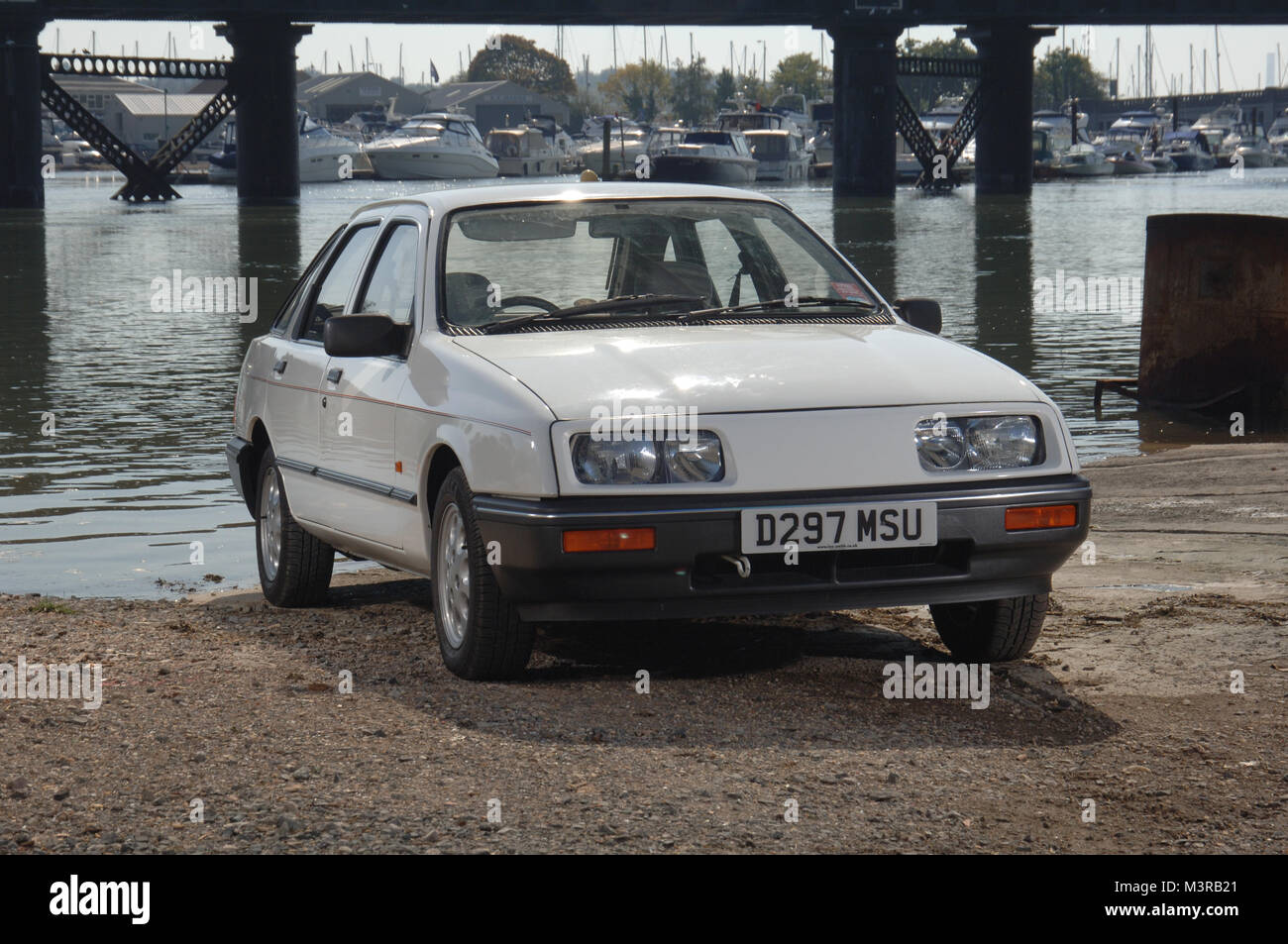 1986 Ford Sierra hatchback family car and common 'rep mobile' of the ...