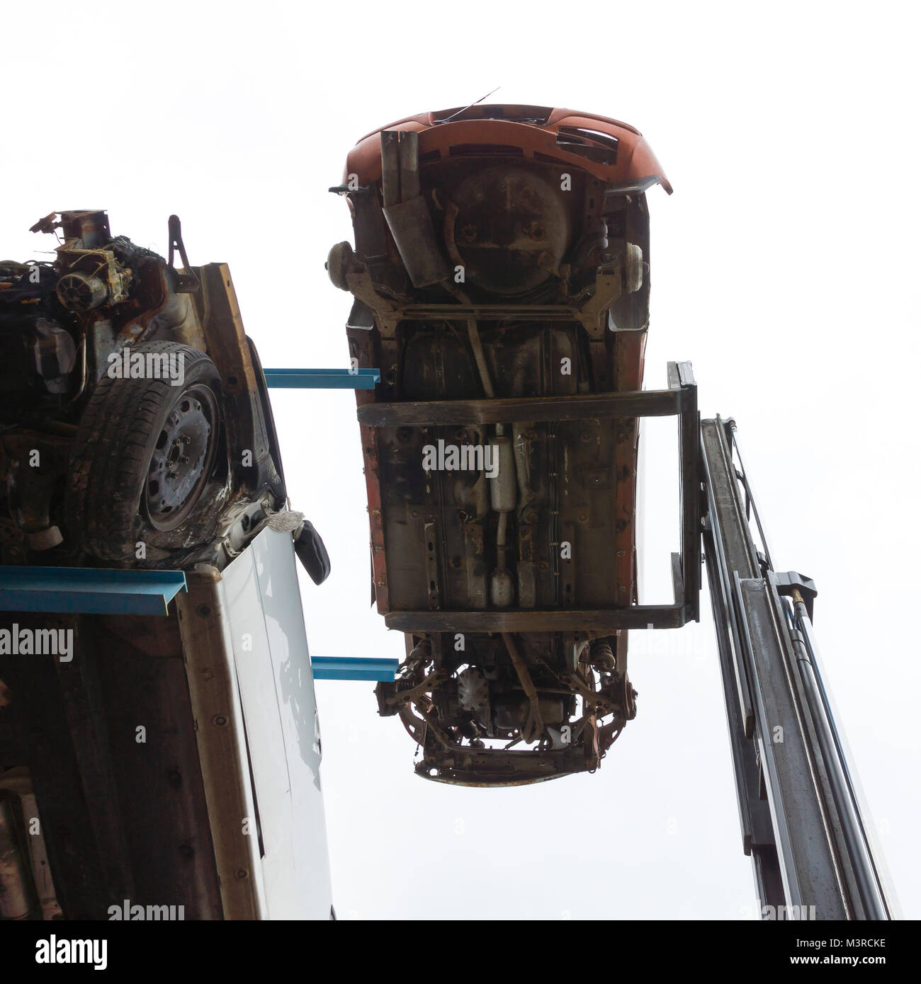 forklift hoisting car wrecks at the junkyard Stock Photo - Alamy