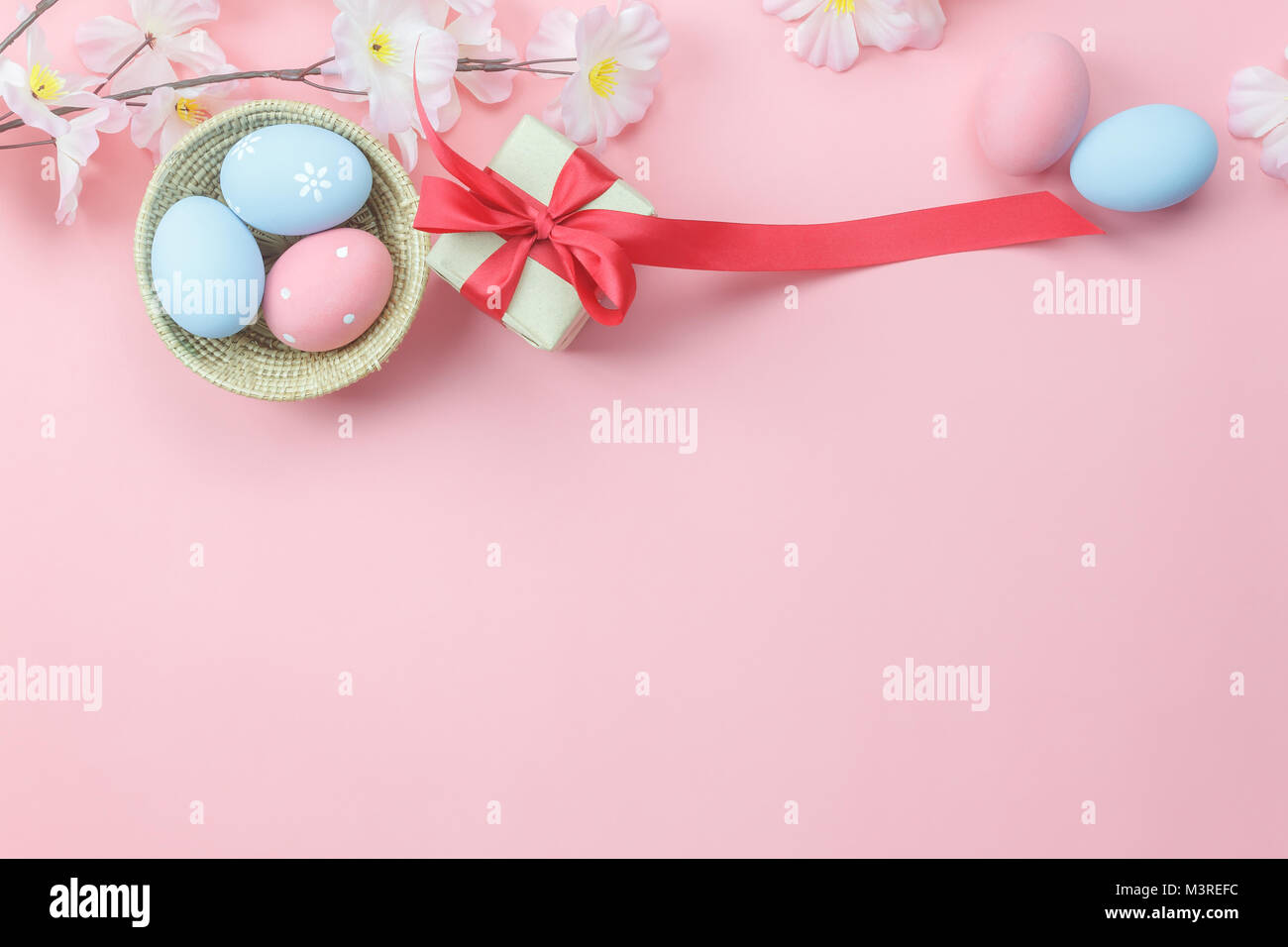Table top view shot of decorations Happy Easter holiday background ...