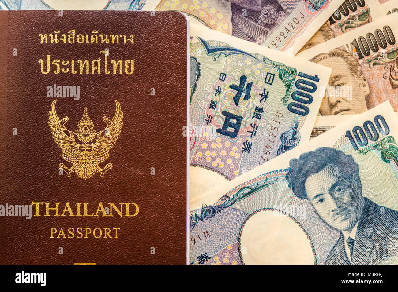 Japan money yen banknotes Stock Photo - Alamy