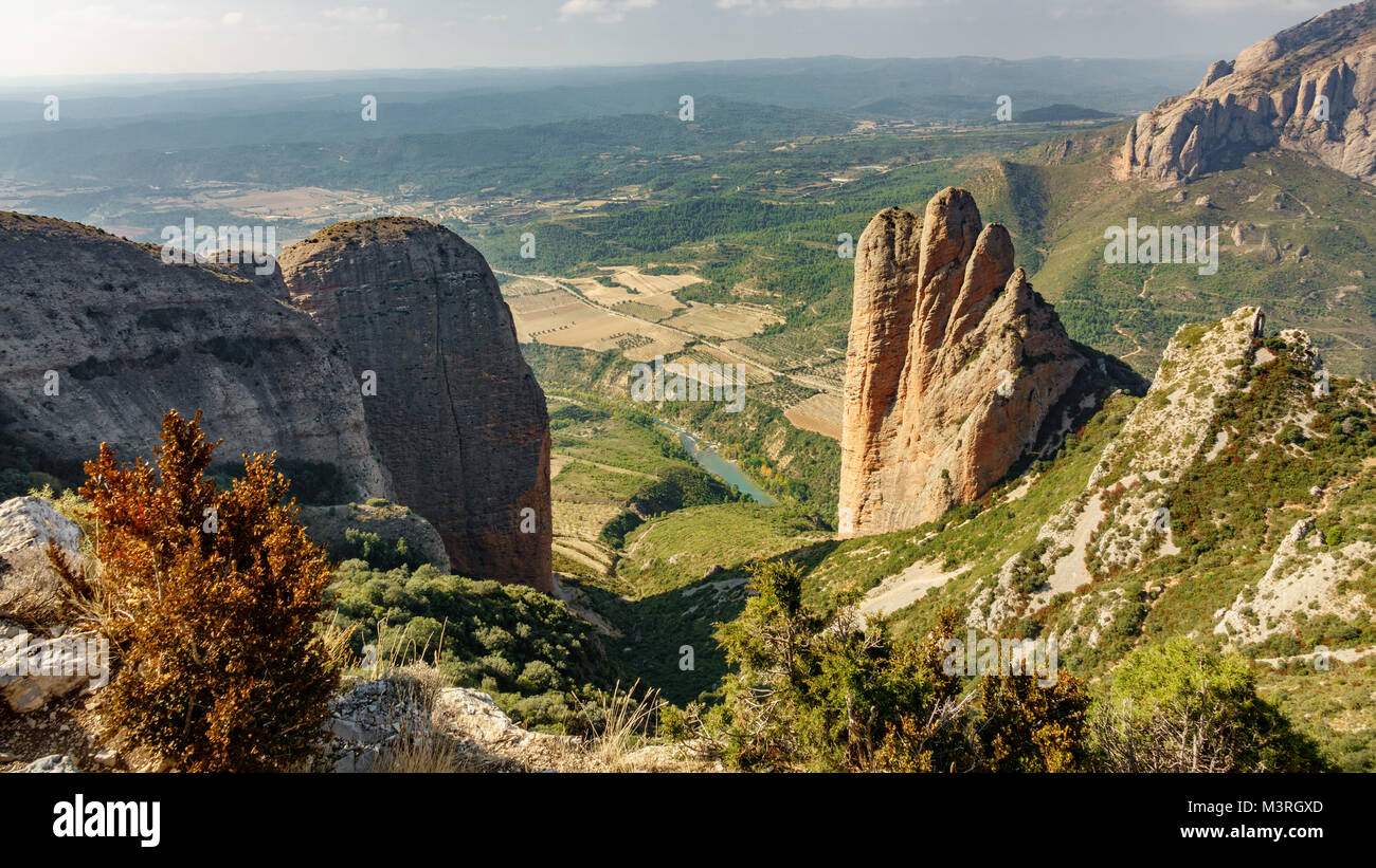 Climbing top cliff angle hi-res stock photography and images - Alamy