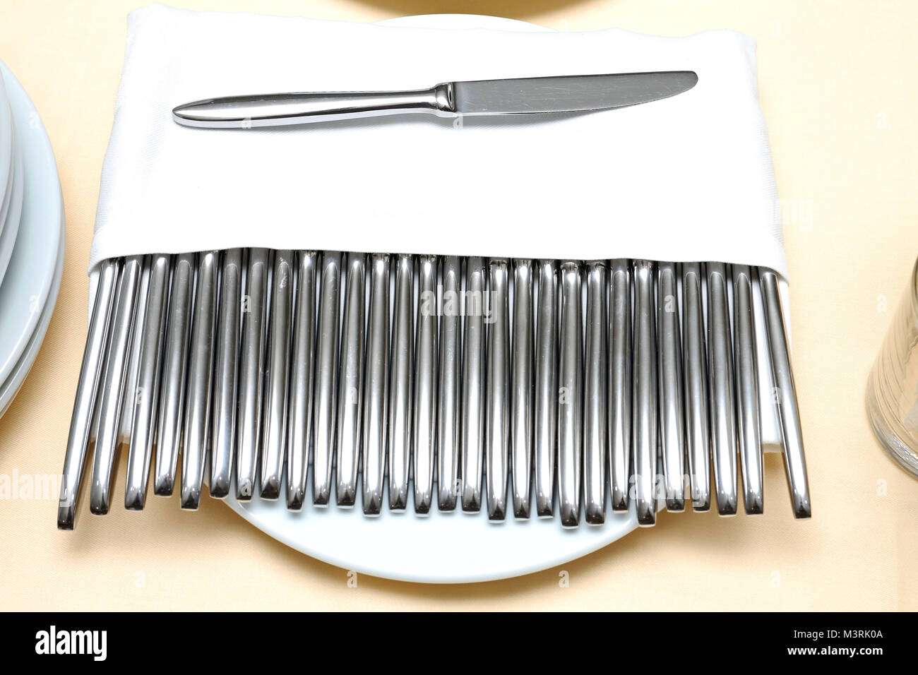 Clean Table Knives Cutlery Kitchenware Silverware Stock Photo - Alamy