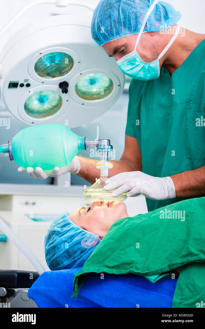 Patient in operating room hi-res stock photography and images - Alamy