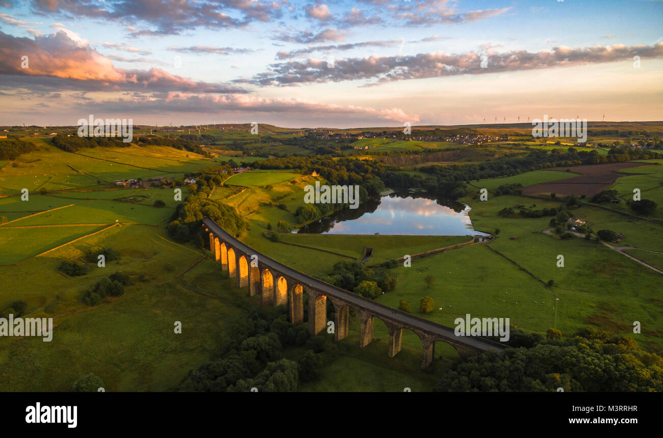 Beautiful sunset at Hewenden Viaduct and Reservoir, near Bingley in ...