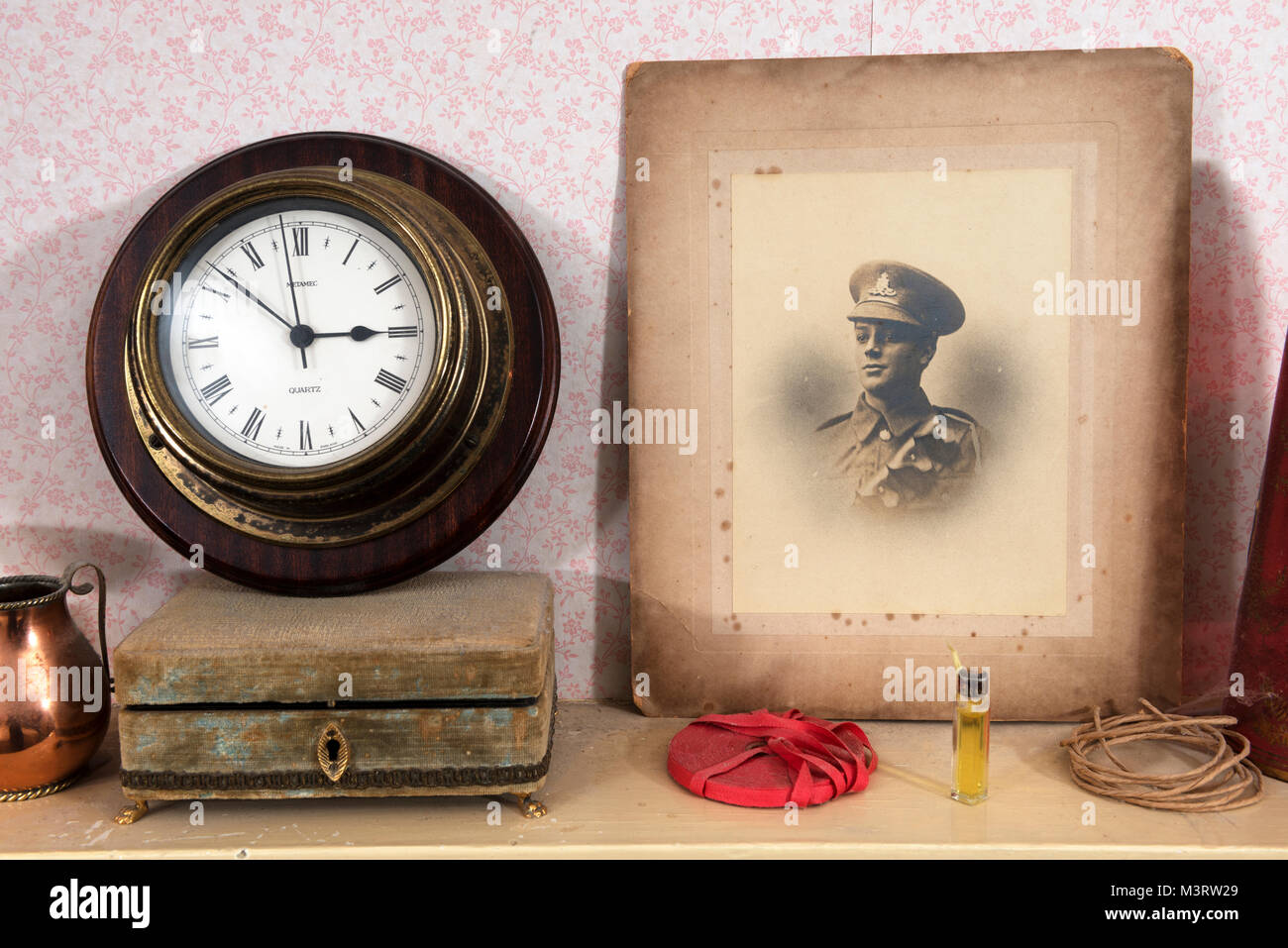 Family photograph first world hi-res stock photography and images - Alamy